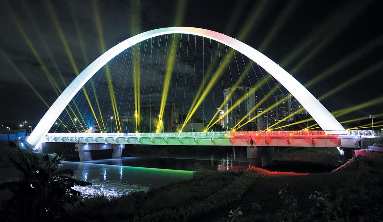 A symbol of partnership: Ayala Land, Eton unveil Parklinks Bridge ...